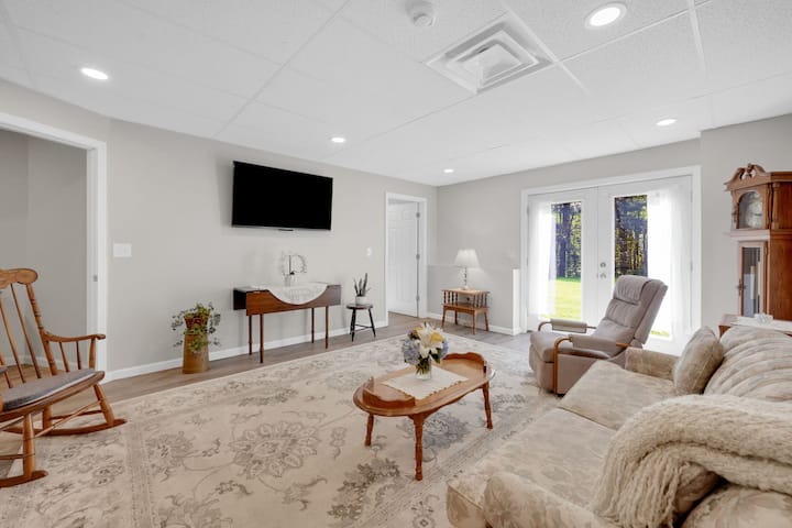 Privacy & Convenience In Beautiful Natural Setting - Ludlow, MA