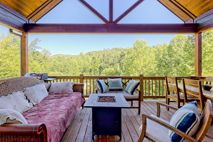 Lake Burton Retreat - 10* On Vrbo - Pet Friendly! - Lake Burton, GA