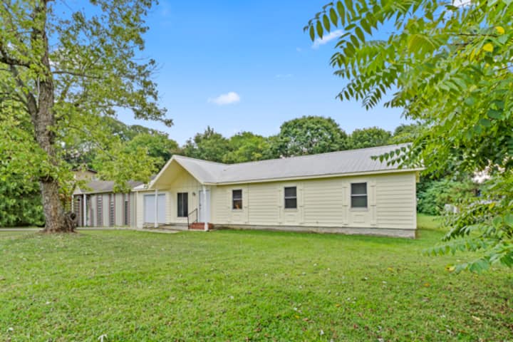 Convenient City Stay - Huntsville, AL