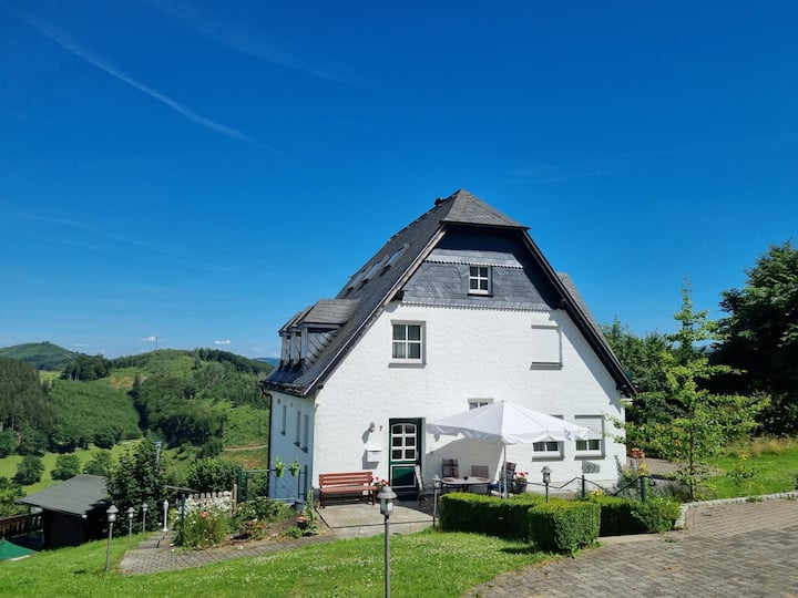 Apartment In Eversberg - Traumhafte Lage & Blick - Meschede