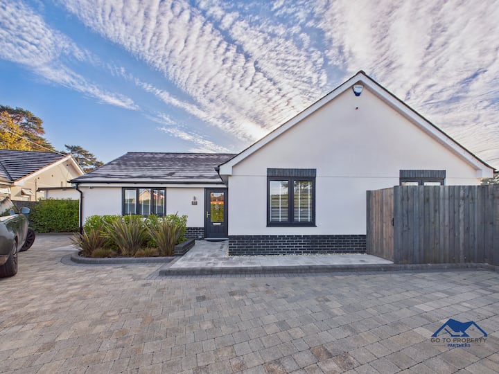3bed Bungalow. Secure Parking. Wi-fi. Contractors - Ringwood