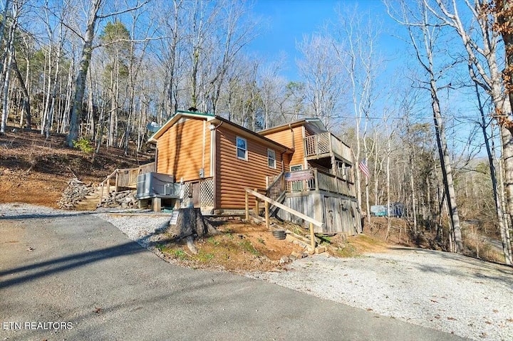 Rustic Sugar Shack Cozy Norris Lake House Getaway! - LaFollette, TN