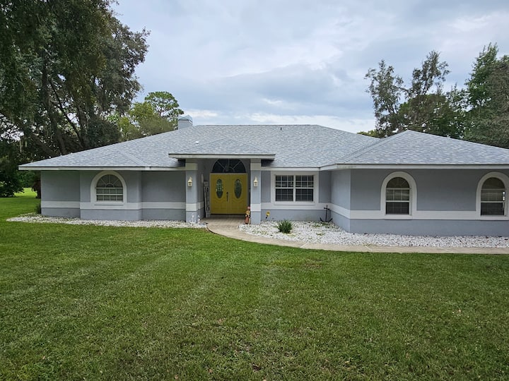 3 Bedroom House I Live In With 2 Rooms For Rent. - Beverly Hills, FL