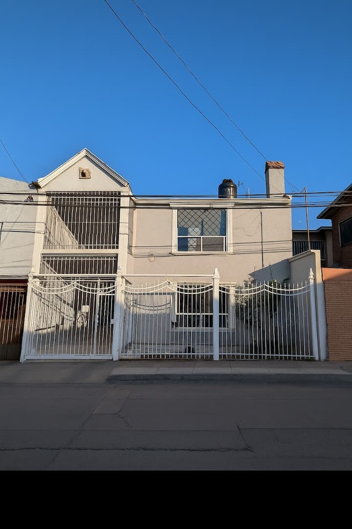 Casa Para 10 Personas, 8 Camas. - Chihuahua