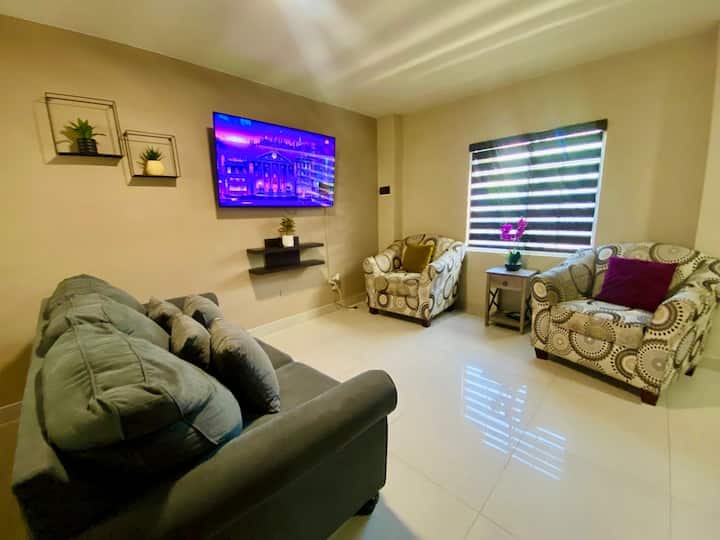 Casa Completa Amplia, Centrica, Cochera Cerrada - Mexicali