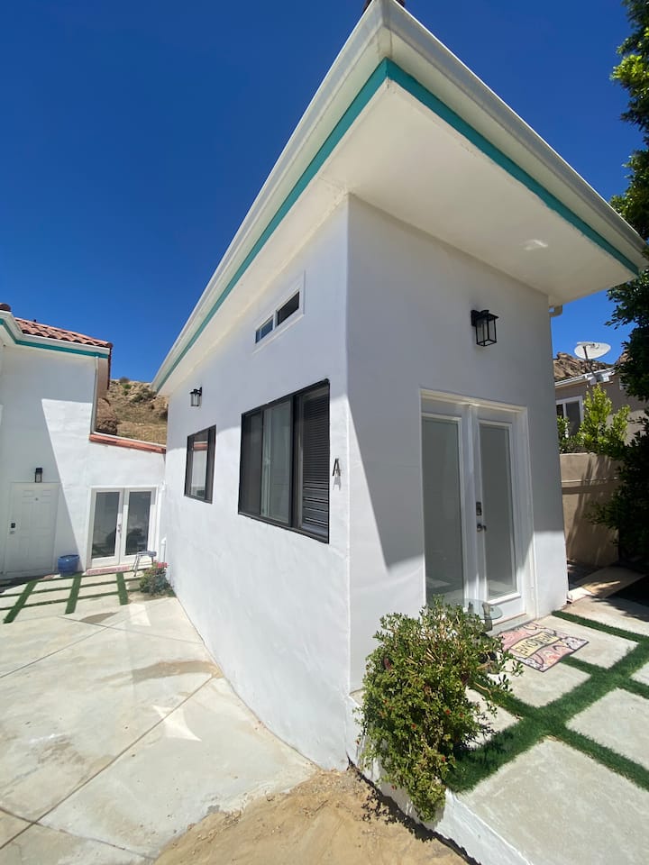 A Charming Private Studio In Chatsworth - Simi Valley, CA