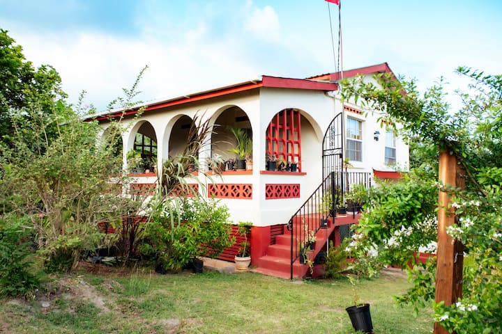 Private Garden Cottage W/ Wifi + Veranda - Grenade