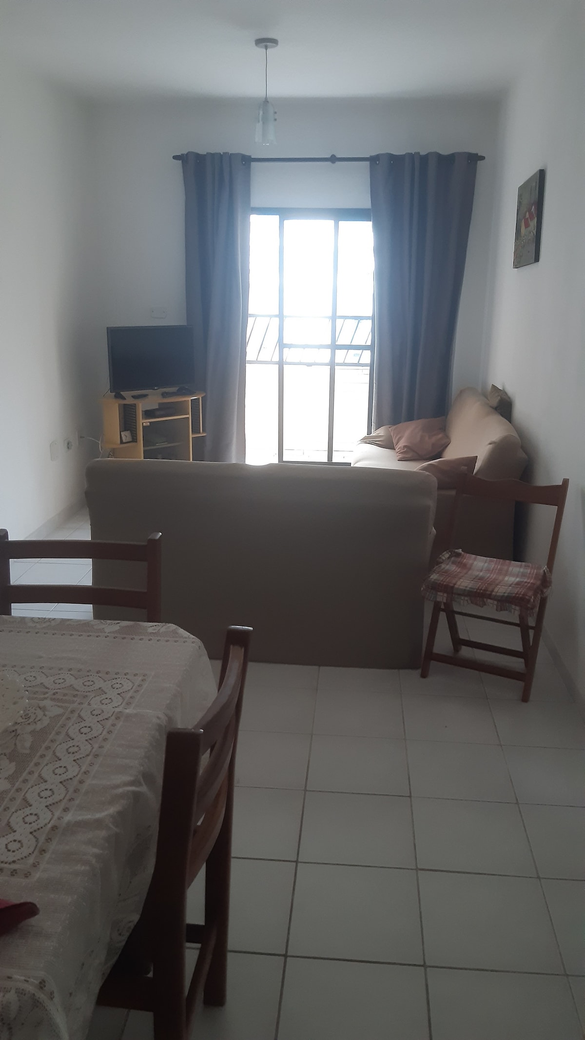 Amplio apartamento en el segundo piso a 250 m de la playa. - Airbnb