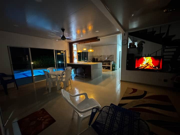 Casa De Lujo Con Piscina Privada En Ricaurte - Girardot