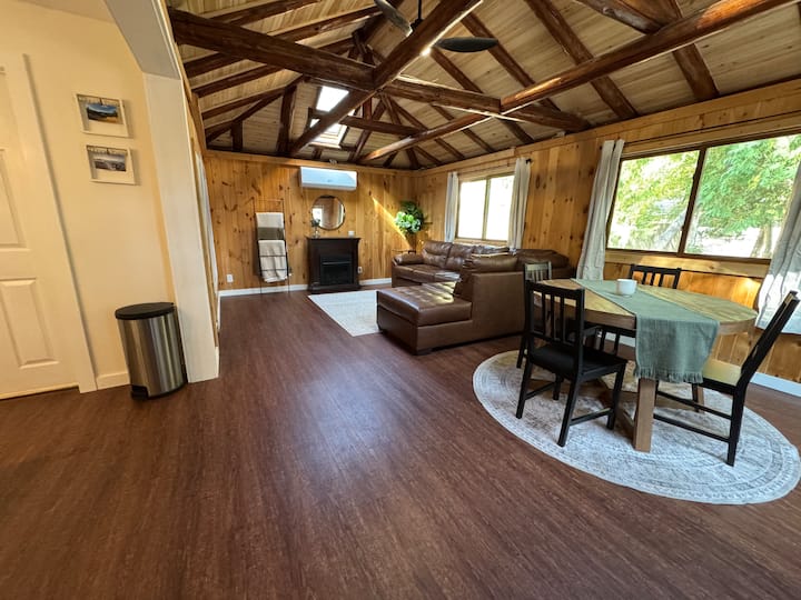 Creekside Cabin - Oscoda, MI