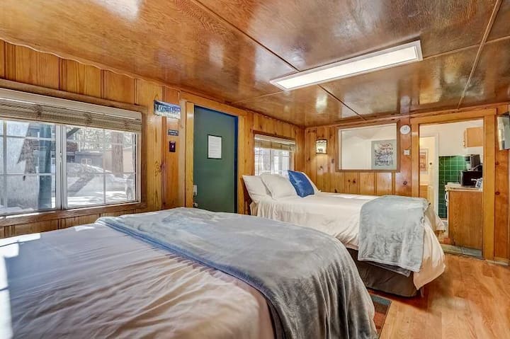 Doc's Cottages Cottage 5 "Family Style" - South Lake Tahoe, CA