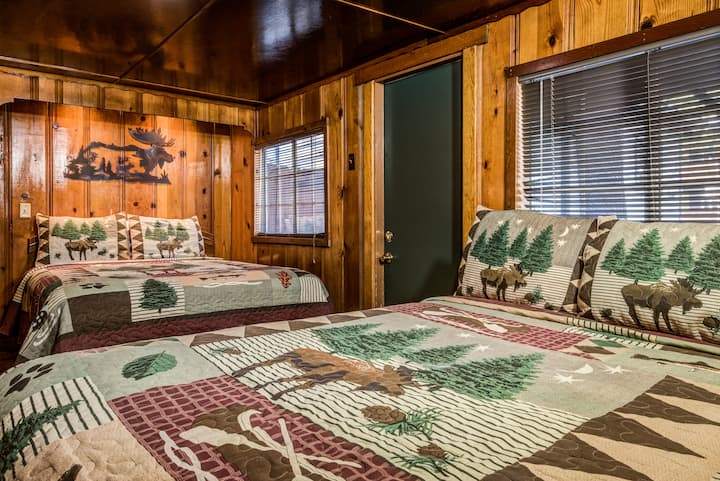 Doc's Cottages Cottage 5 "Family Style" - Stateline, NV