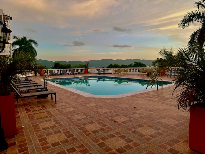 Central, Stylish And Secure 1 Bedroom W Great View - Montego Bay