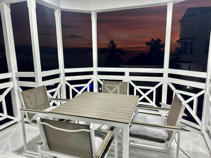 Central, Stylish & Secure 2 Bed Apt W Great View - Montego Bay