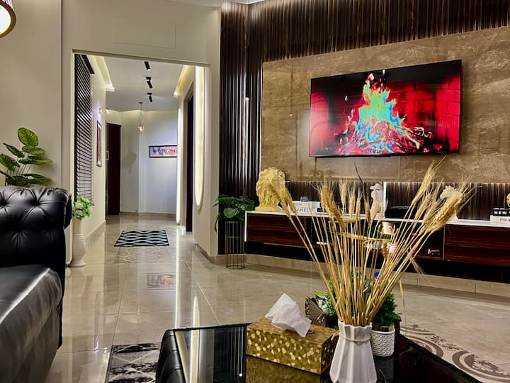 Suite 007 – 2br Central Isb | Foosball | Dining - 伊斯蘭馬巴德