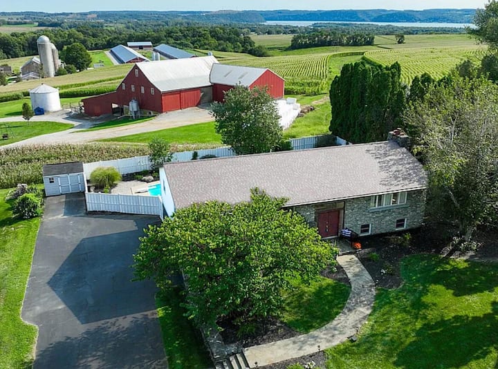 Lancaster Retreat-w/ Hot Tub, & River + Farm Views - Marietta, PA