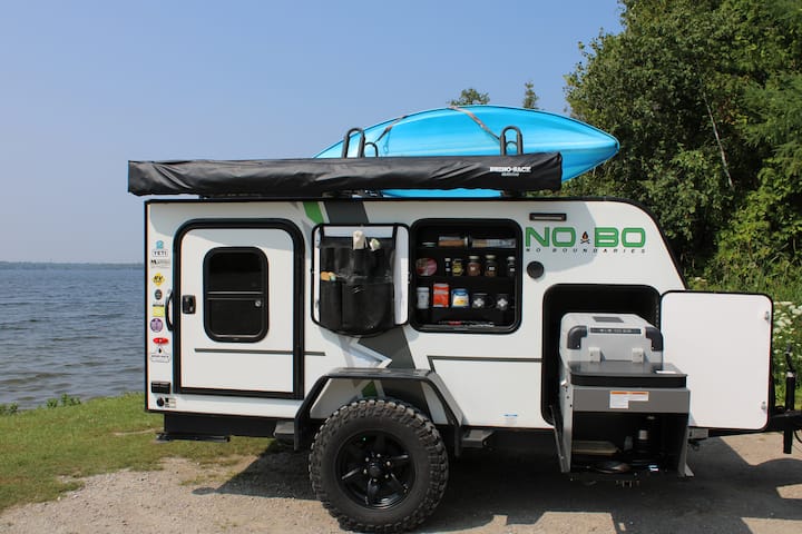 Solar Power Camper, Sleeps 2/3 With Kitchen - Orillia