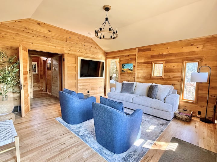 Cozy Wooded Getaway | Rustic Charm & Comfort - Black Forest, CO