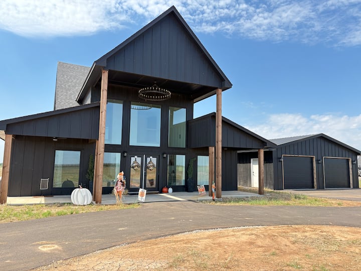 Luxury Retreat With Mountain View’s - Lawton, OK