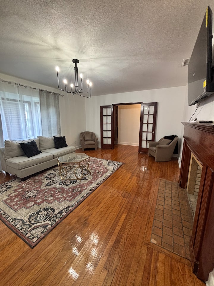 A Classic Home Full Of Comfort & Charm - Tallahassee