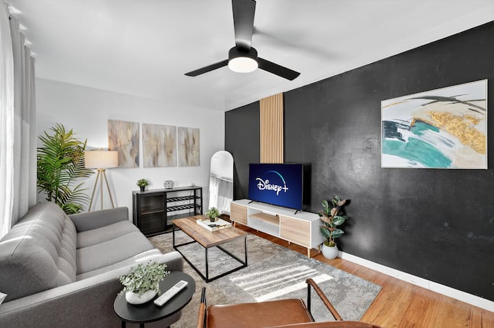 15 Min Disney! Gated, Central Downtown 2br - Santa Ana, CA