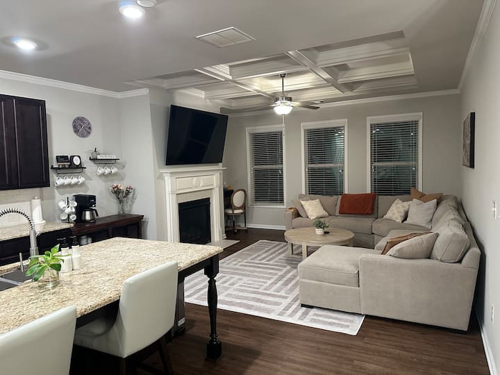 Model- Home Modern, Spacious, And Great Location - Buford, GA