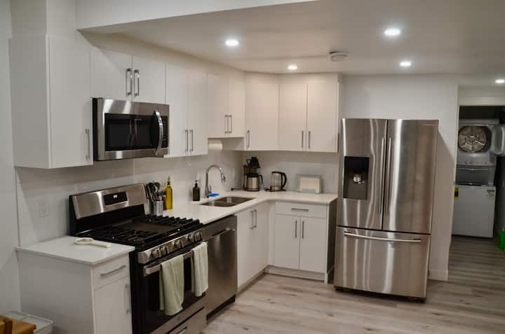 Guest House In Edmonton, Kinglet - St. Albert