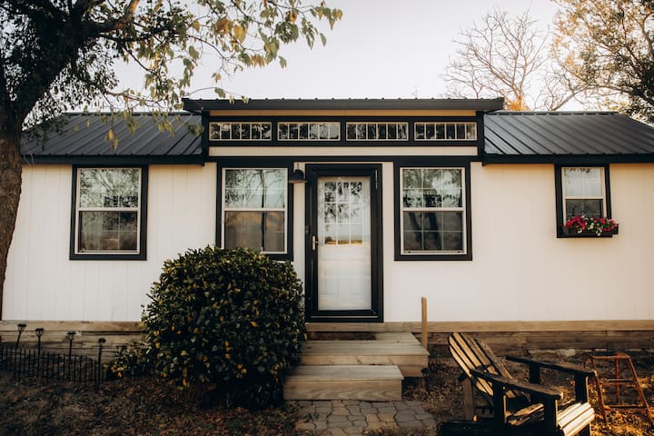 White Pine Cottage At The Clay House - Texas