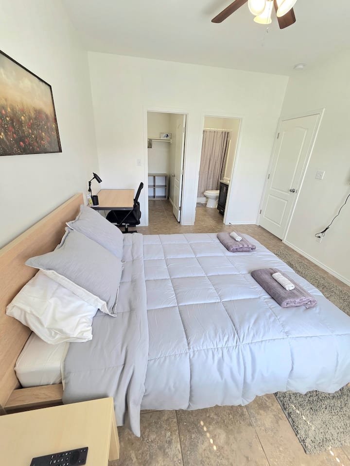 Spacious & Secure Stay Prime Brownsville Location - Brownsville, TX