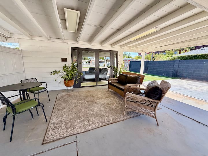 Cozy Historic 2 Beds W/ Private Parking - Glendale, AZ