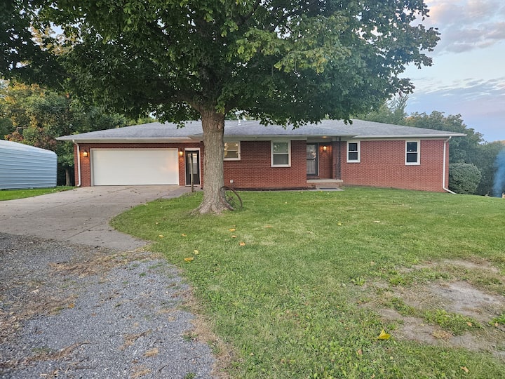 Four Bedroom Raised Ranch In A Park Like Setting. - Wildcat Den State Park, Muscatine