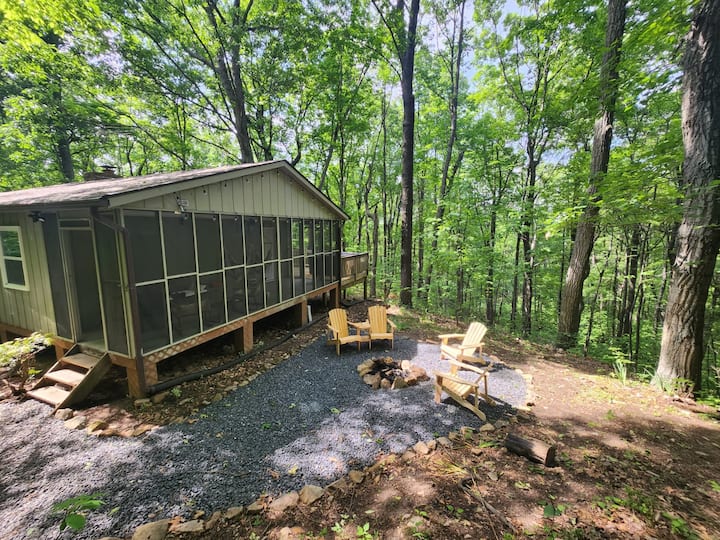 Cozy Mountainside Cabin With Hot Tub - Broadway, VA