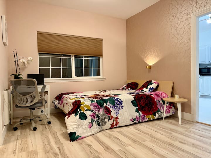 Studio W/ Full Kitchen - Palo Alto, CA