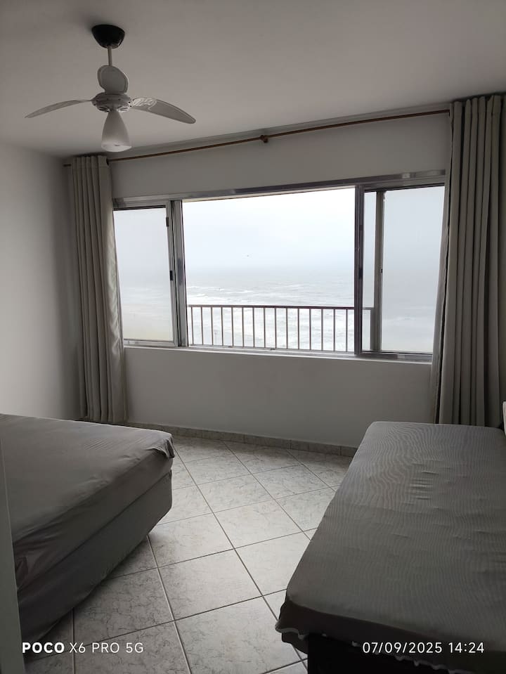 Apt Frente Ao Mar Em Peruíbe - Peruíbe