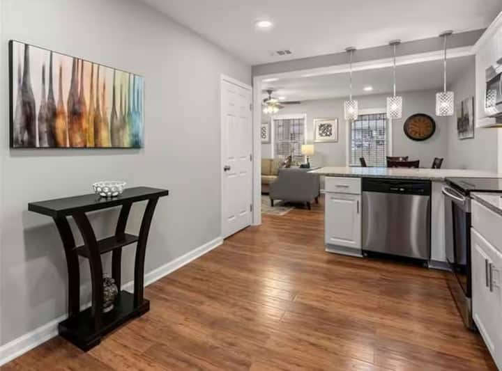 Elegant 5 Bdrm Home Sleeps 8-10! Private Backyard - Atlanta, GA