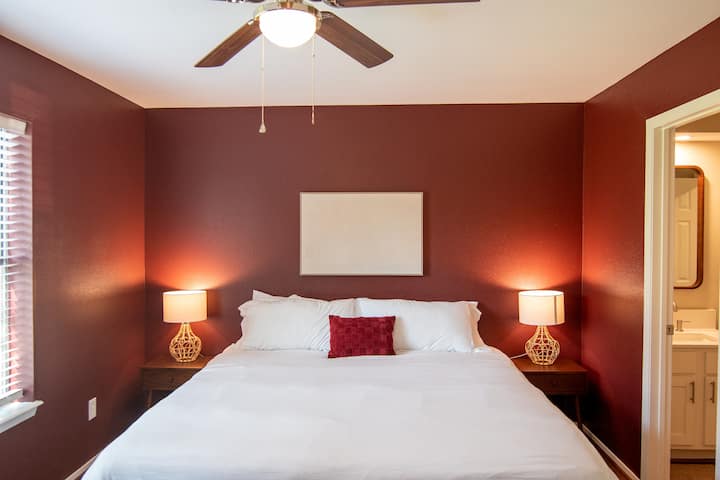 Refreshed Apt. | 1.4 Mi From A&m - College Station, TX