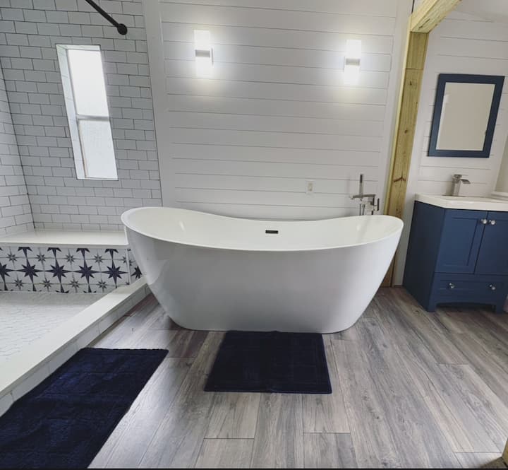 Luxury And Cozy Home With Exclusive Tub In Master -