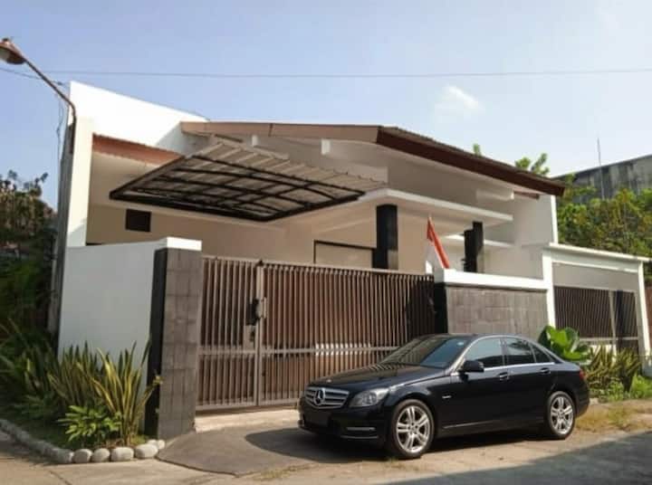 Spacious House - Ngemplak, Surakarta - Indonésie