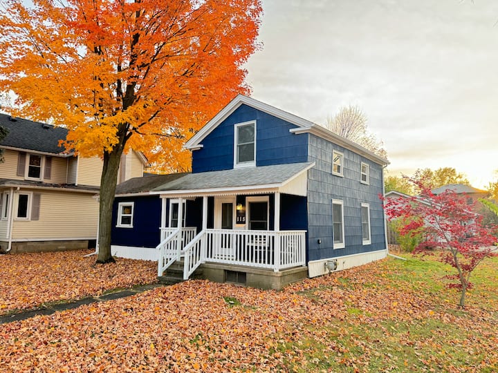 Entire Home In Downtown Chelsea! - Chelsea, MI