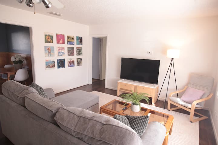 The Blue Cottage. - Lubbock, TX