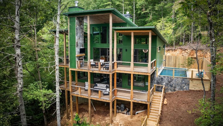 New Relaxing Creek Front Escape With Heated Pool - Ellijay, GA