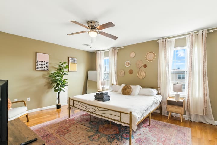 Central Newark Getaway | Spacious King Bed - Newark, NJ