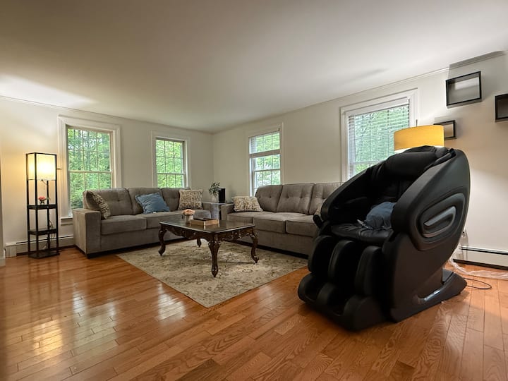 Spacious&nbsp;Family&nbsp;Home&nbsp;With&nbsp;Backyard&nbsp;And&nbsp;Playroom - Damariscotta, ME
