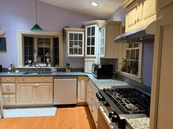 Spacious&nbsp;Family&nbsp;Home&nbsp;With&nbsp;Backyard&nbsp;And&nbsp;Playroom - Damariscotta, ME