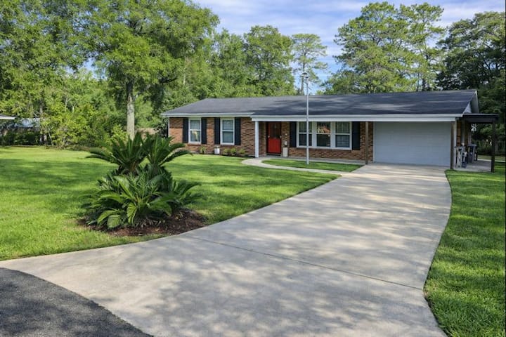 Family Home Near Fort Stewart | Firepit | Sleeps 5 - 海恩斯維爾