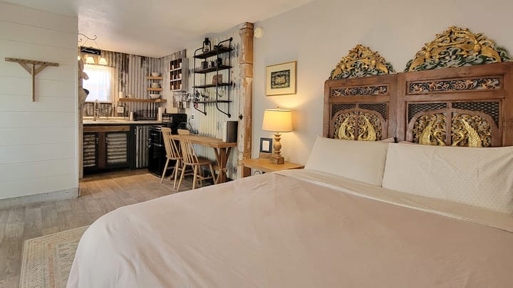 Rosewood Studio | Private Cottage Near Downtown - Medford, OR