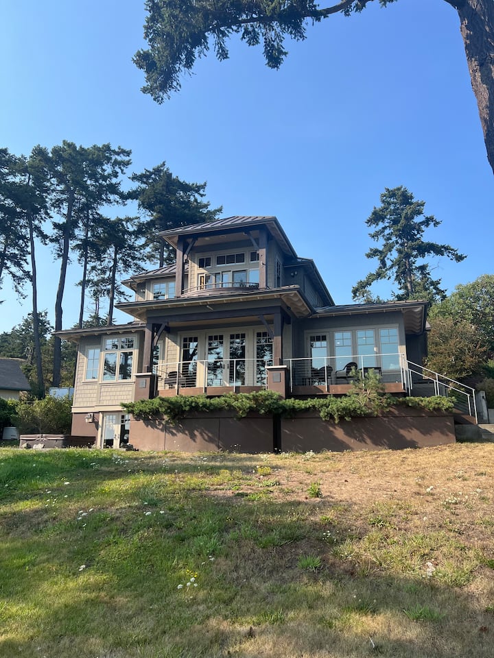 Luxury Oceanfront Home - Friday Harbor, WA