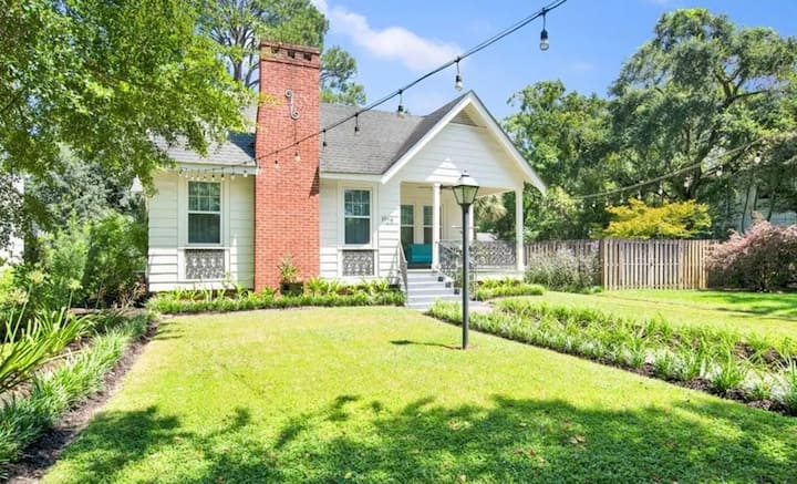 Stylish Bungalow | 5 Min To Downtown + Parking - Mobile, AL