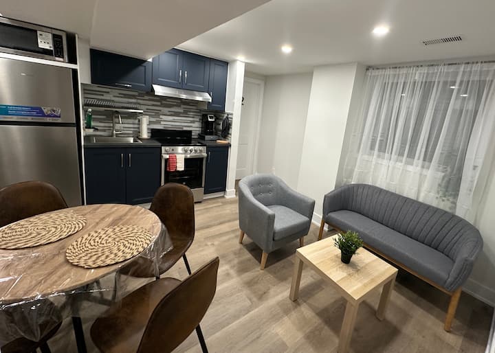 Cozy Parkside 2 Bedroom Suite In Thornhill - Toronto, ON