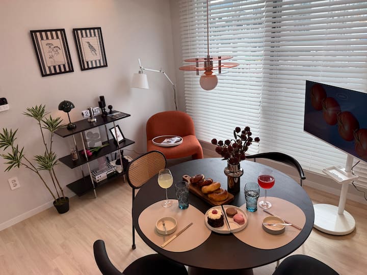 Stay Momo - Uijeongbu-si